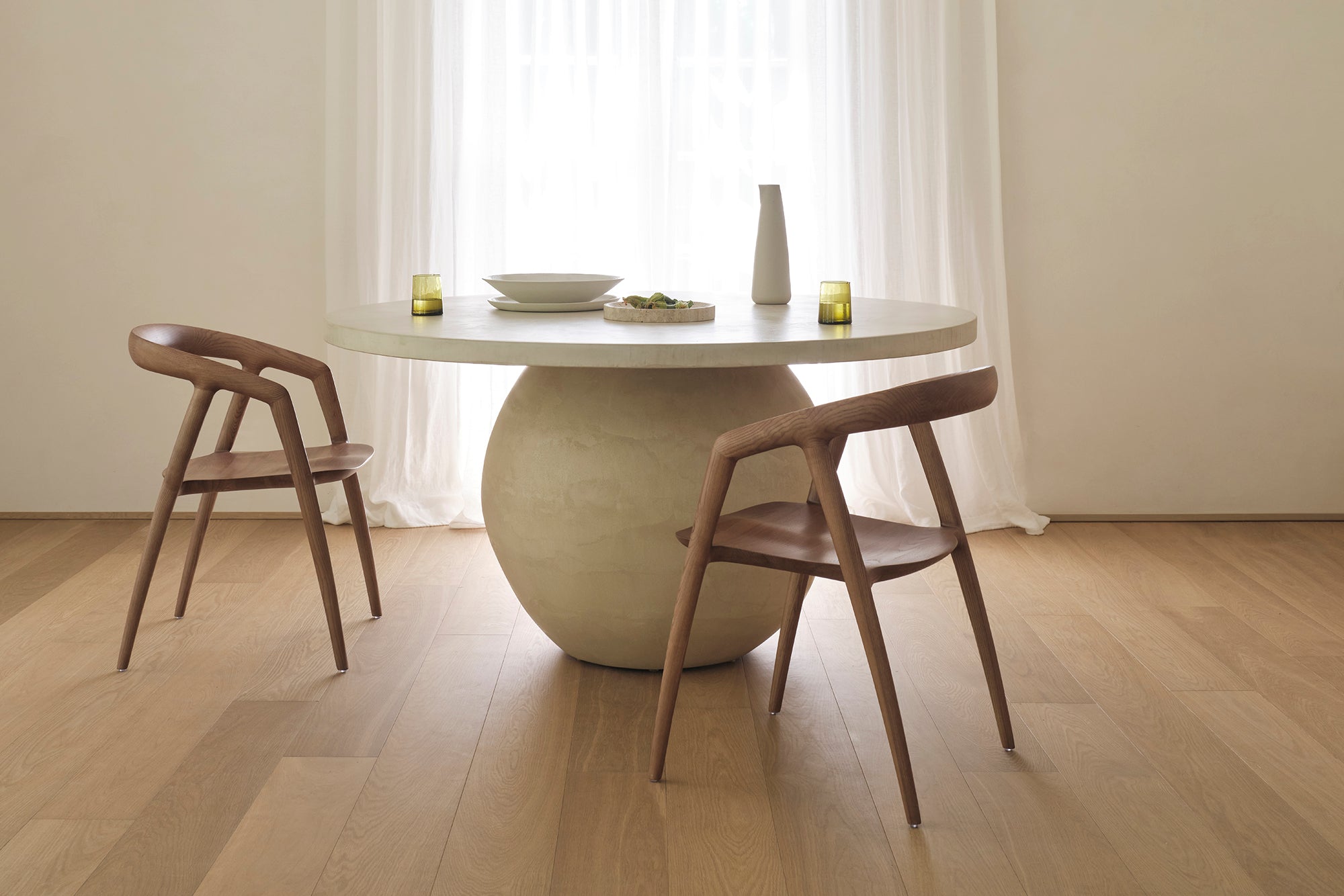 Olay Round Dining Table – MCM House
